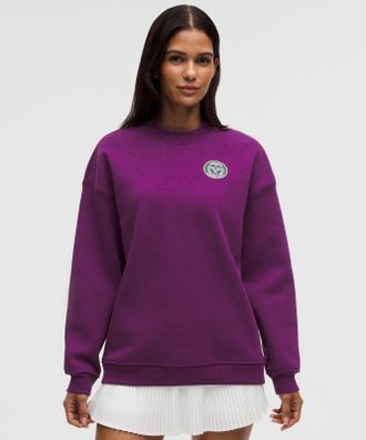 lululemon Big Cozy Ultra-Oversized-Pullover Tennis Club f&uuml;r Frauen - Gr&ouml;&szlig;e L in Ultra Plum