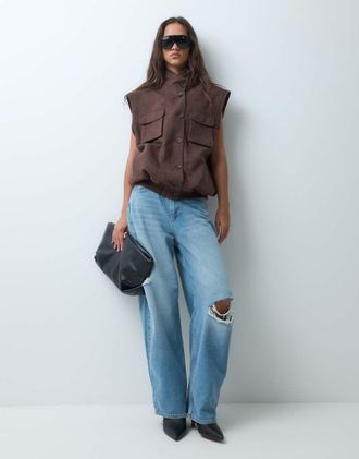 Asos gilet en su&eacute;dine coupe d&eacute;contract&eacute;e marron