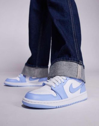 Nike Jordan Nike - Air Jordan 1 - Sneaker mit niedrigem Schaft in Blau und Wei&szlig;