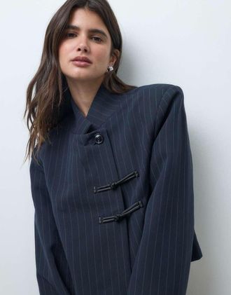 Asos blazer court coupe carr&eacute;e style mandarin &agrave; rayures marine-bleu marine