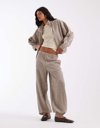 Asos ensemble pantalon ballon &agrave; carreaux vichy marron-Multi