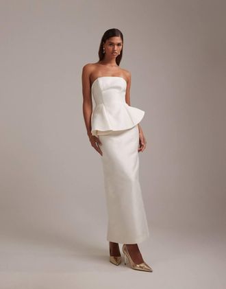 Asos Robe de mari&eacute;e &agrave; superposition structur&eacute;e avec jupe fourreau - Ivoire-Blanc