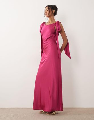 Tfnc Satin-Maxikleid in Dunkelrosa mit V-R&uuml;ckenausschnitt und Schleifentr&auml;gern-Rot