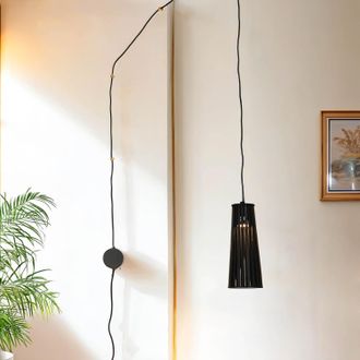 Licht-Erlebnisse Wandlampe flexibel einhängbar in schwarz aus Holz & Metall E27 mit Kabel + Stecker Pendellampe Wandleuchte Innen Wohnzimmer Studentenzimmer