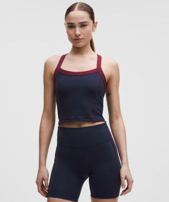 lululemon Wunder Train Tanktop mit Tr&auml;gern und Paspelierung Leichter Halt B/C-Cups f&uuml;r Frauen - Gr&ouml;&szlig;e 12 in True Navy/Burgundy Bay