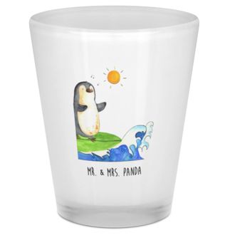 Mr. & Mrs. Panda Schnapsglas Pinguin Surfer - Geschenk, Optimistisch, Lik&ouml;r Glas, Shotgl&auml;ser, Motiviert, Hawaii, Urlaub, Portugal, Stamperl, Wellen, Schnapsgl&auml;ser, Sho