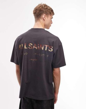 AllSaints Underground - T-Shirt in verwaschenem Schwarz mit Kuhfellmuster und R&uuml;ckenprint