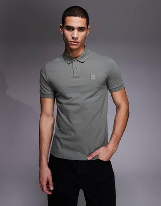 Boss Orange by Hugo Boss Passenger - Pikee-Polohemd in Grau mit farblich abgestimmtem Logo