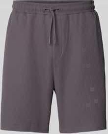 Review Shorts mit Strukturmuster