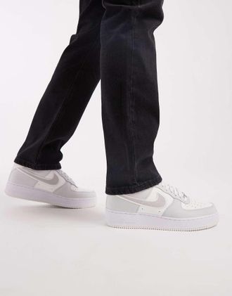 Nike Air Force 1 - Baskets &agrave; logo virgule - Blanc cass&eacute;