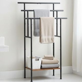 Furniture R Handtuchhalter mit Ablage, freistehender Handtuchst&auml;nder aus Metall mit Ablageboden in Holzoptik, Badetuchhalter 60&times;44&times;102 cm, Modernes Industrial Des