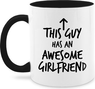 Shirtracer Tasse Tassen 325ml - Valentinstag Partner & Freundin - This Guy has an awesome Girlfriend I Geschenk Freund I Weihnachts-Geschenk für Ihn I Boyfriend 