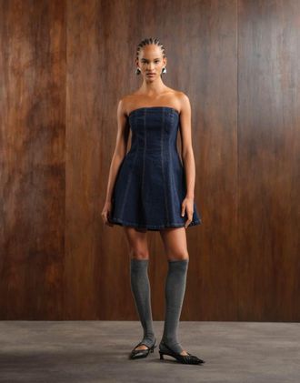 Abercrombie & Fitch Trägerloses Mini-Jeanskleid in Indigoblau mit A-Linien-Schnitt