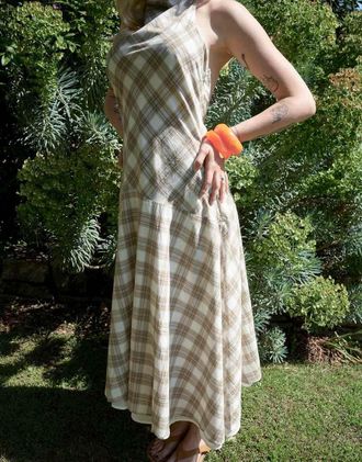 NA-KD x Marie Jedig Neckholder-Midikleid mit asymmetrischem Schnitt und Karomuster - MULTI