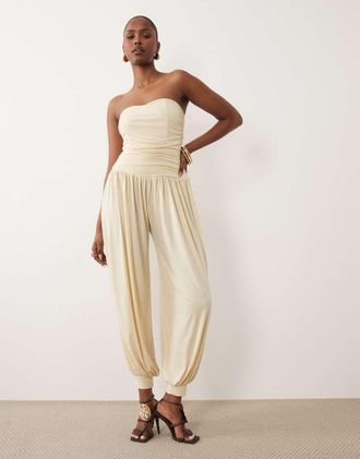 Tfnc Combinaison bandeau pr&egrave;s du corps avec pantalon style sarouel - Cr&egrave;me-Blanc