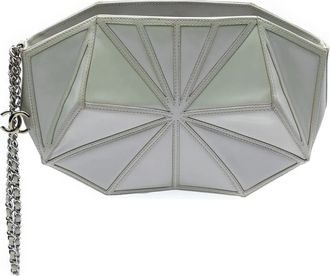 Chanel Clutches - Pearlescent Lambskin Midnight Swim Wristlet Clutch - Gr. unisize - in Weiß - für Damen