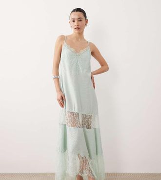 Asos Petite ASOS DESIGN Petite - Robe longue &agrave; ourlet mouchoir et empi&egrave;cement en dentelle - Menthe-Multicolore