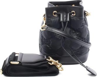 Gucci Matelass&eacute;-Beuteltasche mit GG-Muster - Schwarz