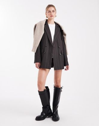 Miss Selfridge Blazer densemble brossé et oversize à boutonnage croisé - Gris à rayures fines-Brown