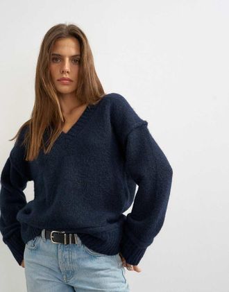 Topshop pull en maille col V ample avec d&eacute;tail de couture roulott&eacute;e et laine, bleu nuit-bleu marine