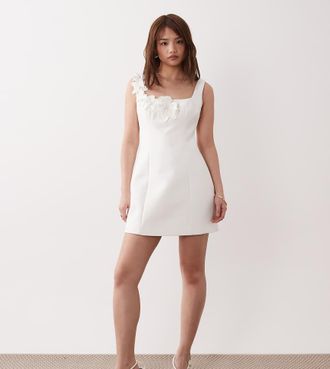 Forever New Robe de mari&eacute;e courte &agrave; d&eacute;tail fleurs - Blanc