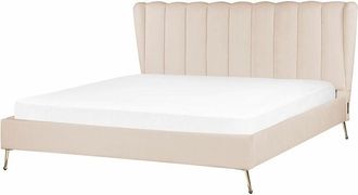 Beliani Polsterbett Beige aus Samt 180 x 200 cm mit USB-Anschluss Hohes Kopfteil Goldene Beine Elegant Modern Luxuriös Samtbett für Schlafzimmer