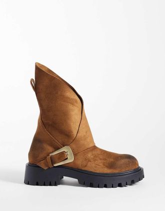 Azalea Wang Azalea Wang - Phrixus - Stiefeletten in Braun mit goldfarbener Schnalle