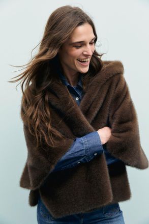 Gerard Darel Cape en fausse fourrure &agrave; capuche - AMEL