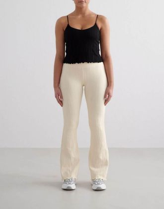 Aim'n White Tulip - Ausgestellte Leggings in Mandelweiß