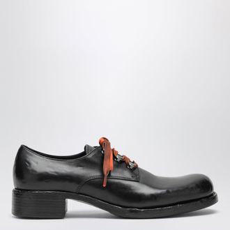 Prada Schn&uuml;rschuhe aus schwarzem gealtertem Leder