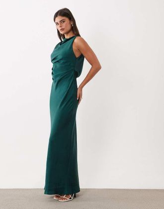 Asos robe longue en satin &agrave; corsage drap&eacute; avec d&eacute;tail dos b&eacute;nitier en bleu
