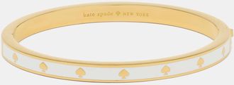 Kate Spade New York Kate Spade Spot The Spade Armreif Mit Scharnierverschluss Aus Emaille f&uuml;r Frauen in Wei&szlig; | Emaille