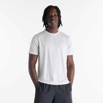 New Balance Herren Grey Day Running Club T-Shirt in Grau, Polywoven, Gr&ouml;&szlig;e 2XL