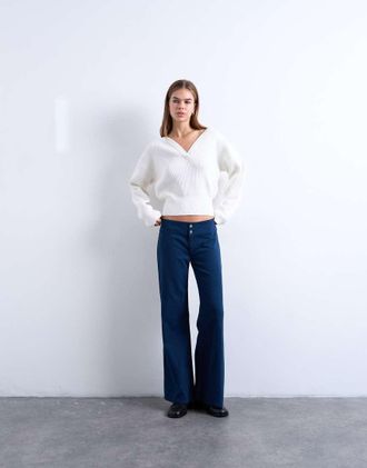 Topshop Tief sitzende Schlaghose in Marineblau