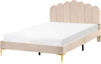 Beliani Lit en Velours 140 x 200 cm T&ecirc;te de Lit en Forme de Coquillage Pieds en M&eacute;tal Sommier &agrave; Lattes Beige Sauvian
