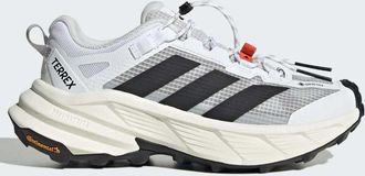 adidas adidas Performance Terrex freehiker SL GORE-TEX Hiking-Sneaker in Wei&szlig; und Schwarz