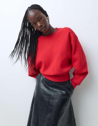 & Other Stories Pullover mit Rundhalsausschnitt und Ballon&auml;rmeln in Rot