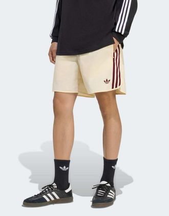 adidas Originals short Sprinter en vanille chaude / bordeaux-Jaune