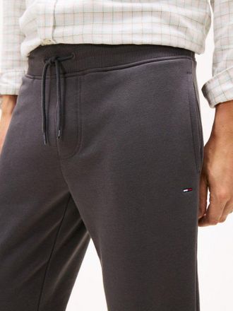 Tommy Jeans Sweathose TJM SLIM S FLAG SWEATPANT Mit Kordelzug