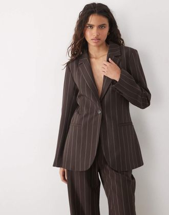 Abercrombie & Fitch ensemble blazer long cintr&eacute; &agrave; la taille &agrave; rayures fines marron