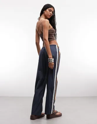 Roxy Gerade geschnittene Hose in Indigoblau mit seitlichem Streifen