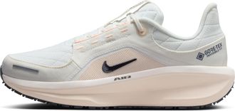 Nike Nike Stra&szlig;enlaufschuh Winflo 11 Gore-Tex Wasserdichter Stra&szlig;enlaufschuh F&uuml;r Damen, Sail/Anthracite-Guava Ice-Crimson Tint, FQ1359-100, 43 EU (W 11 US)