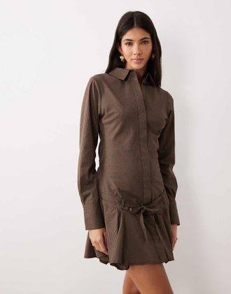 Asos Kurzes Hemdblusenkleid in Schokobraun gestreift mit Godet-Rock und mehreren Bindedetails-Bunt