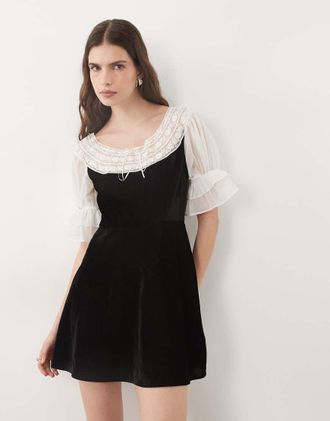 Miss Selfridge robe courte style tea dress en velours et dentelle noire