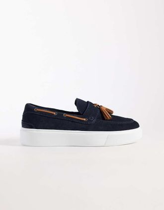 Asos Loafer mit Bommel und Cupsohle aus marineblauem Wildleder mit hellbraunem Lederdetail