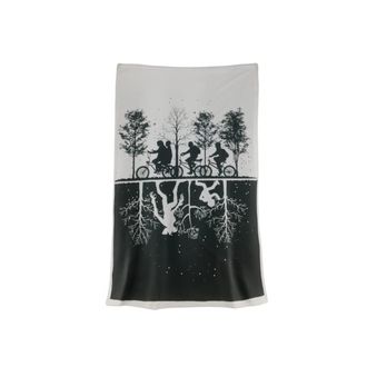 Nemesis Now Stranger Things &Uuml;berwurf, Schwarz/Wei&szlig;, 100 x 150 cm