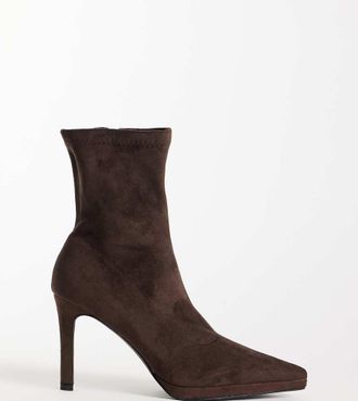 Simmi London Simmi London Grech Sock-Boots mit Absatz in Braun aus Wildlederimitat, weite Passform