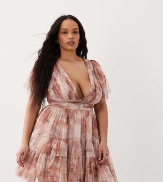 Lace & Beads Plus Robe courte en tulle &agrave; fleurs &agrave; volants &eacute;tag&eacute;s avec d&eacute;collet&eacute; plongeant et manches &eacute;vas&eacute;es - Marron doux-Multicolore