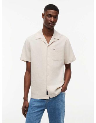 Tommy Jeans Tommy Hilfiger - Chemise coupe classique en lin m&eacute;lang&eacute; &agrave; manches courtes - Beige-Neutre