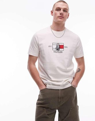 Tommy Hilfiger T-Shirt in Wollwei&szlig; mit mittigem Flag-Logo